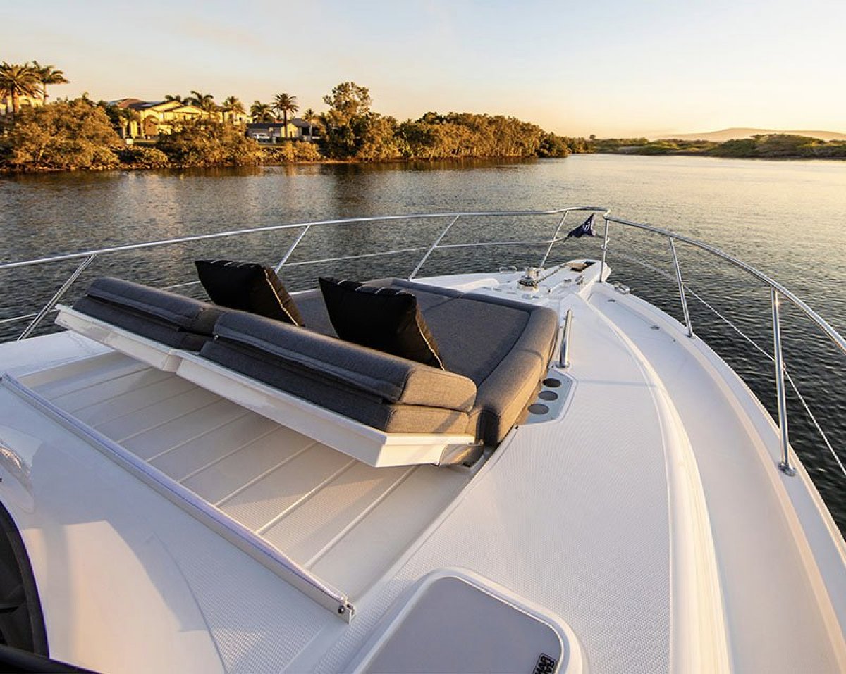 2024 Riviera 39 Open Flybridge | Boat Research | Yachthub