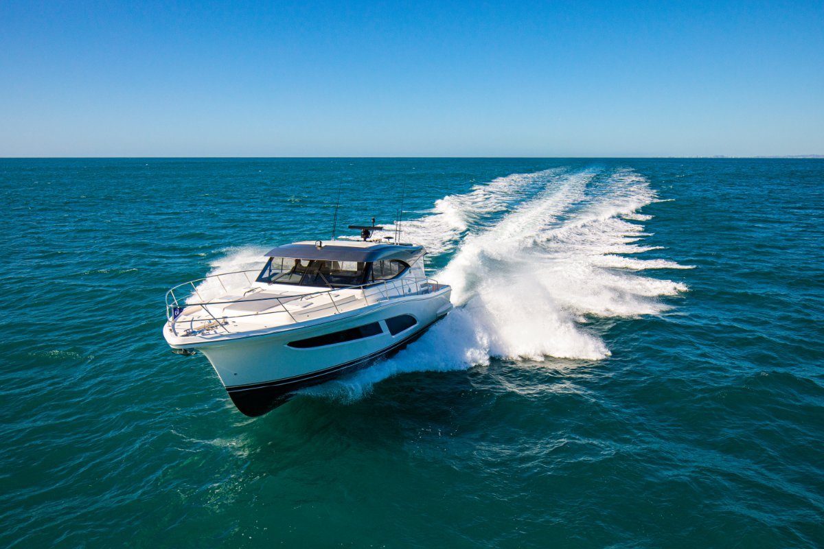 2024 Riviera 465 Suv | Boat Research | Boats Online