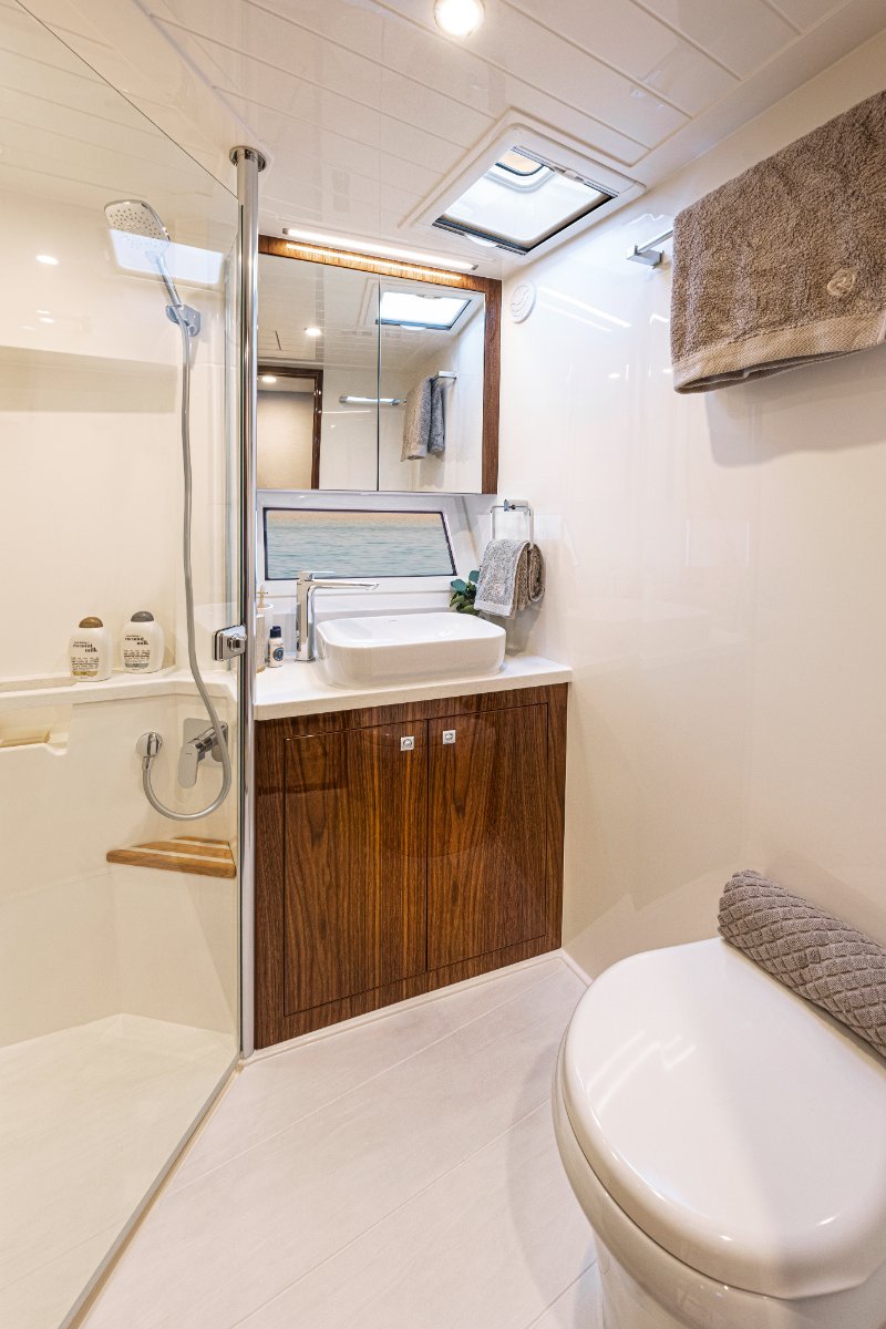 2024 Riviera 465 Suv | Boat Research | Boats Online