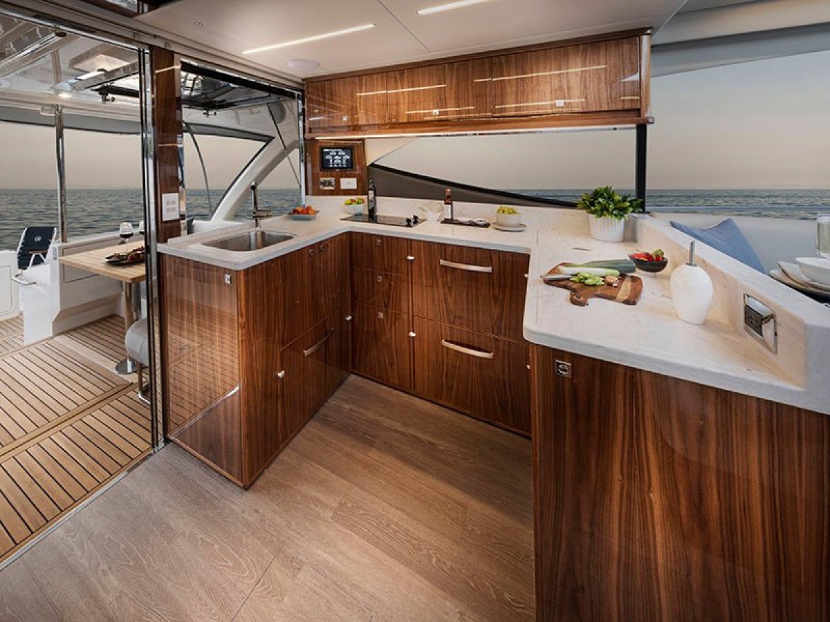 2024 Riviera 505 Suv | Boat Research | Boats Online