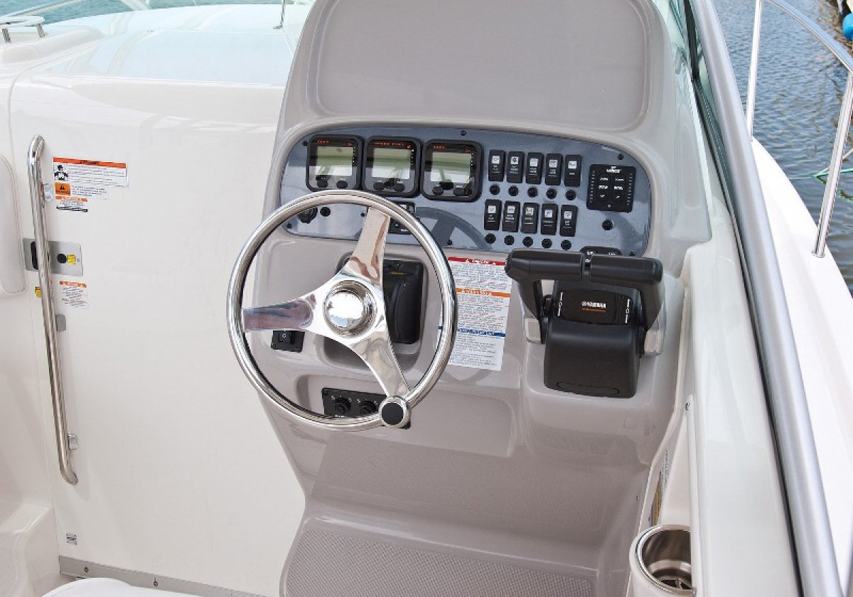 2016 Robalo R 265 Walkaround | Boat Research | Yachthub