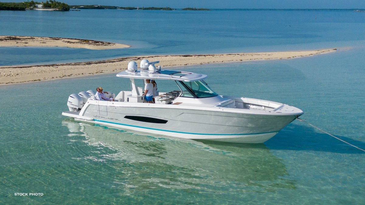 2024 Regal 38 Sav | Boat Research | Yachthub