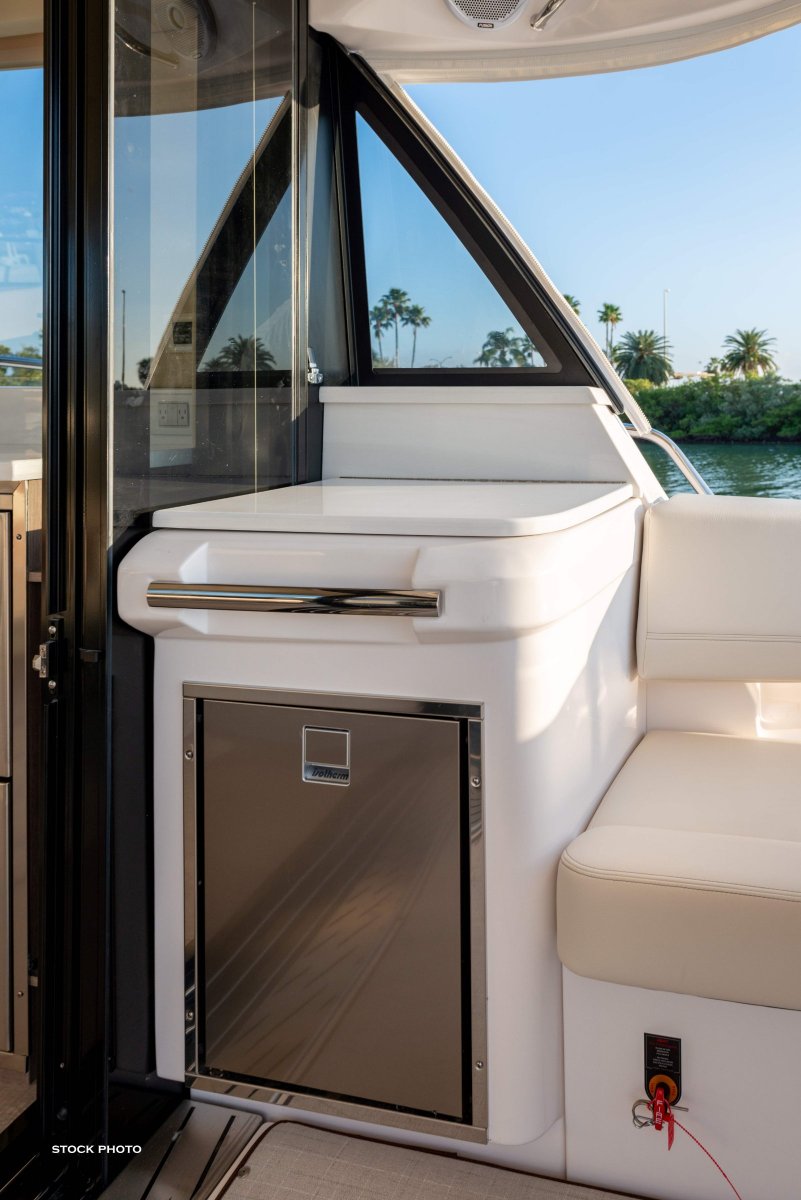 2024 Regal 42 Grande Coupe | Boat Research | Boats Online