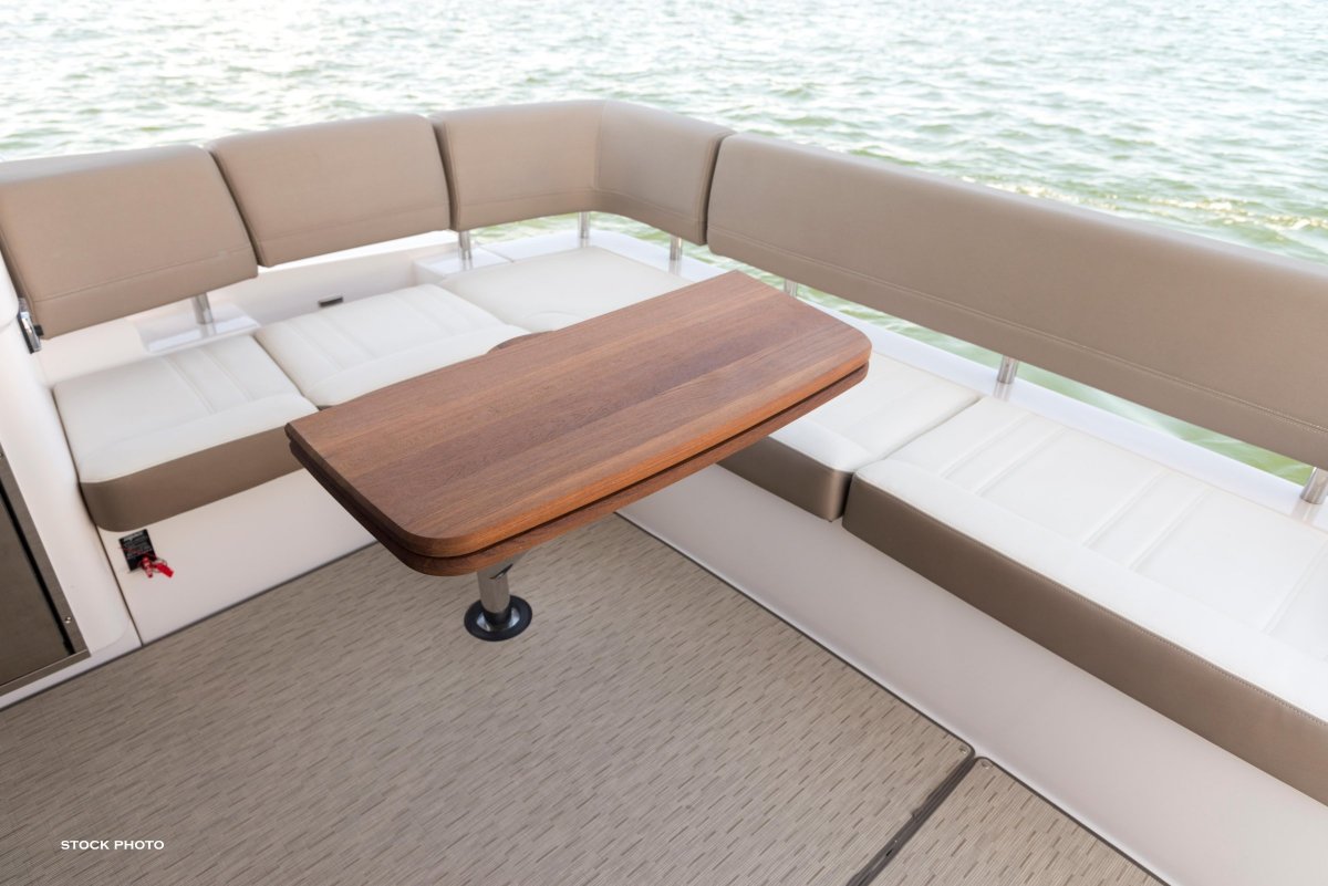 2024 Regal 42 Grande Coupe | Boat Research | Yachthub
