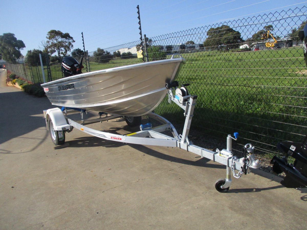 2024 Stacer 379 Seasprite | Boat Research | BoatsOnline