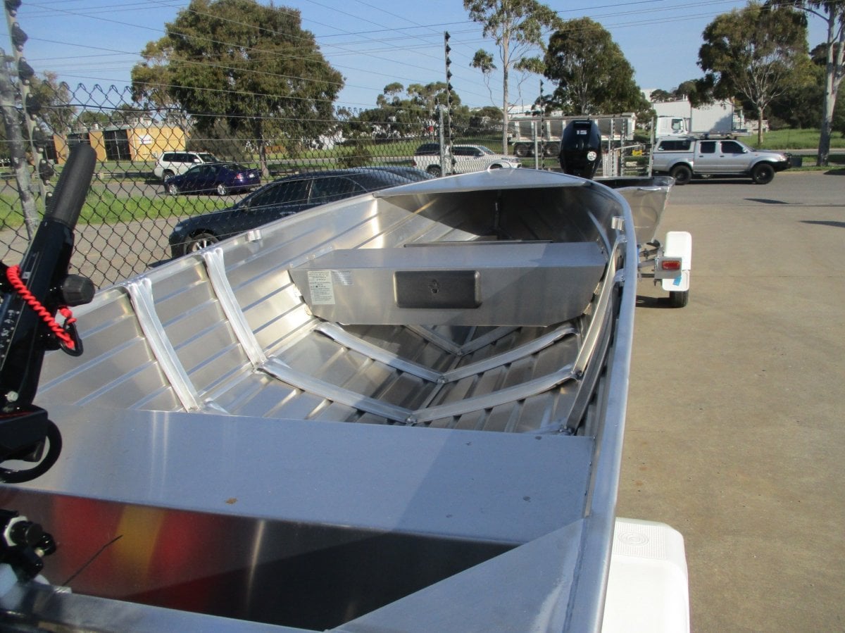 2024 Stacer 379 Seasprite | Boat Research | Boats Online