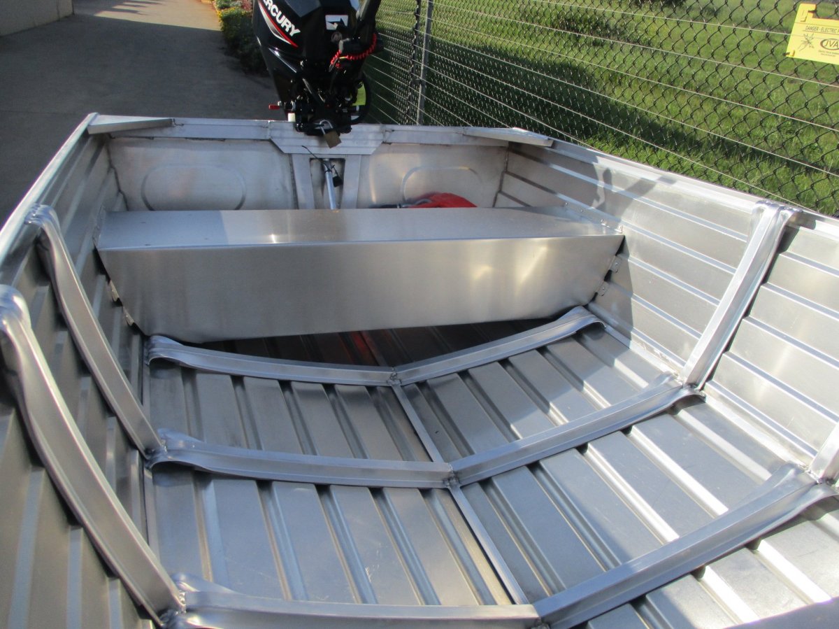 2024 Stacer 379 Seasprite | Boat Research | BoatsOnline