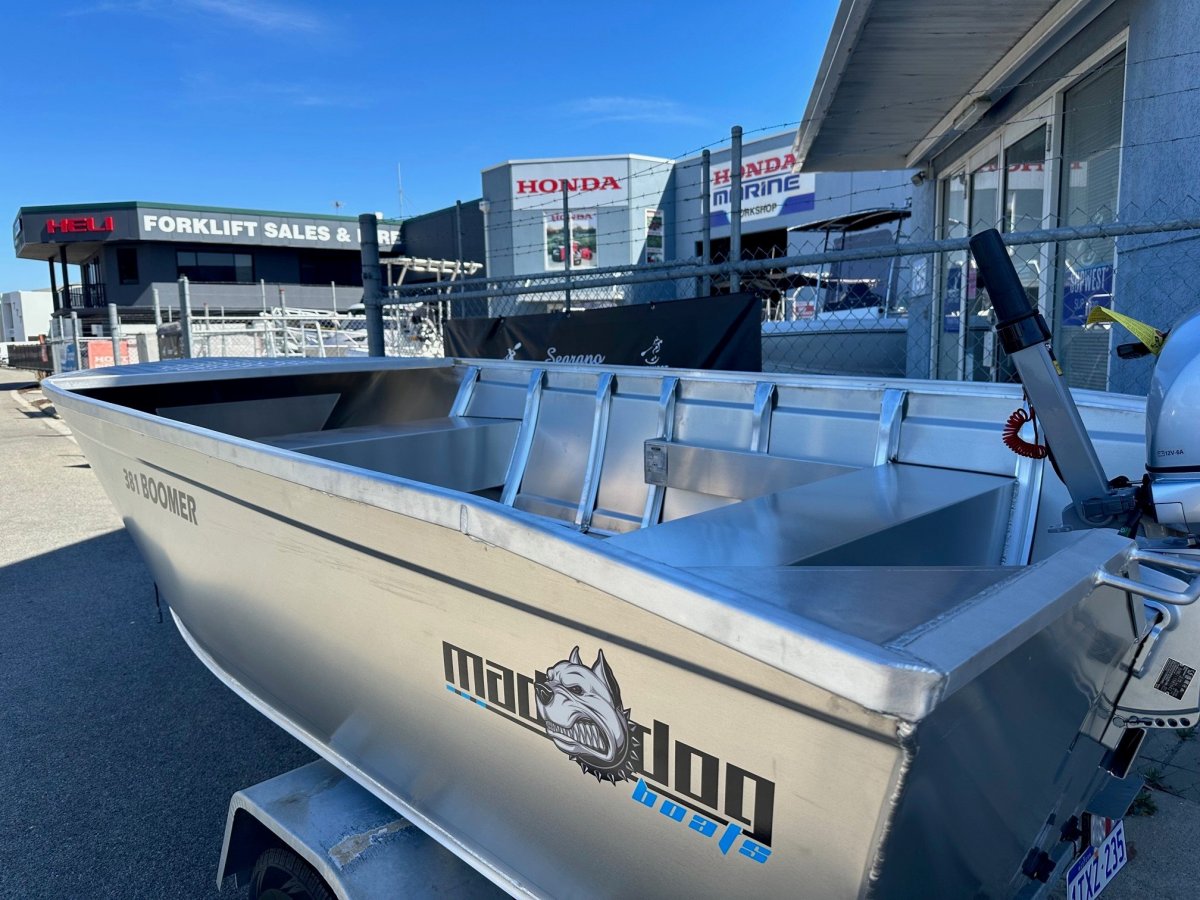 2023 Mad Dog 381 Boomer | Boat Research | Yachthub
