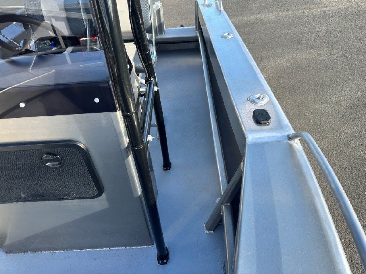 2022 Ballistic 570 Centre Console | Boat Research | BoatsOnline