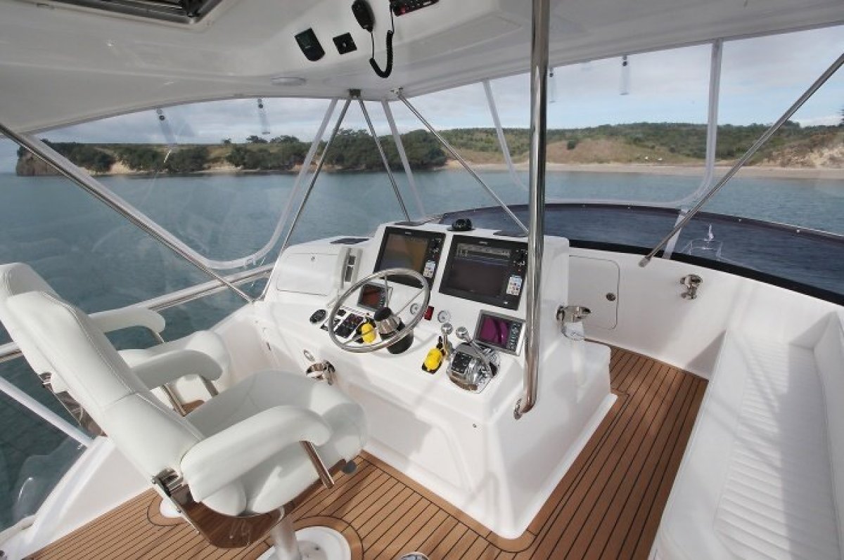 2025 Caribbean 35 Flybridge Cruiser | Boat Research | Yachthub