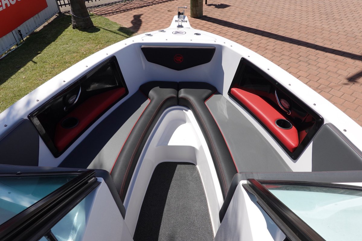 2024 Revival 560 X-rider | Boat Research | Boats Online