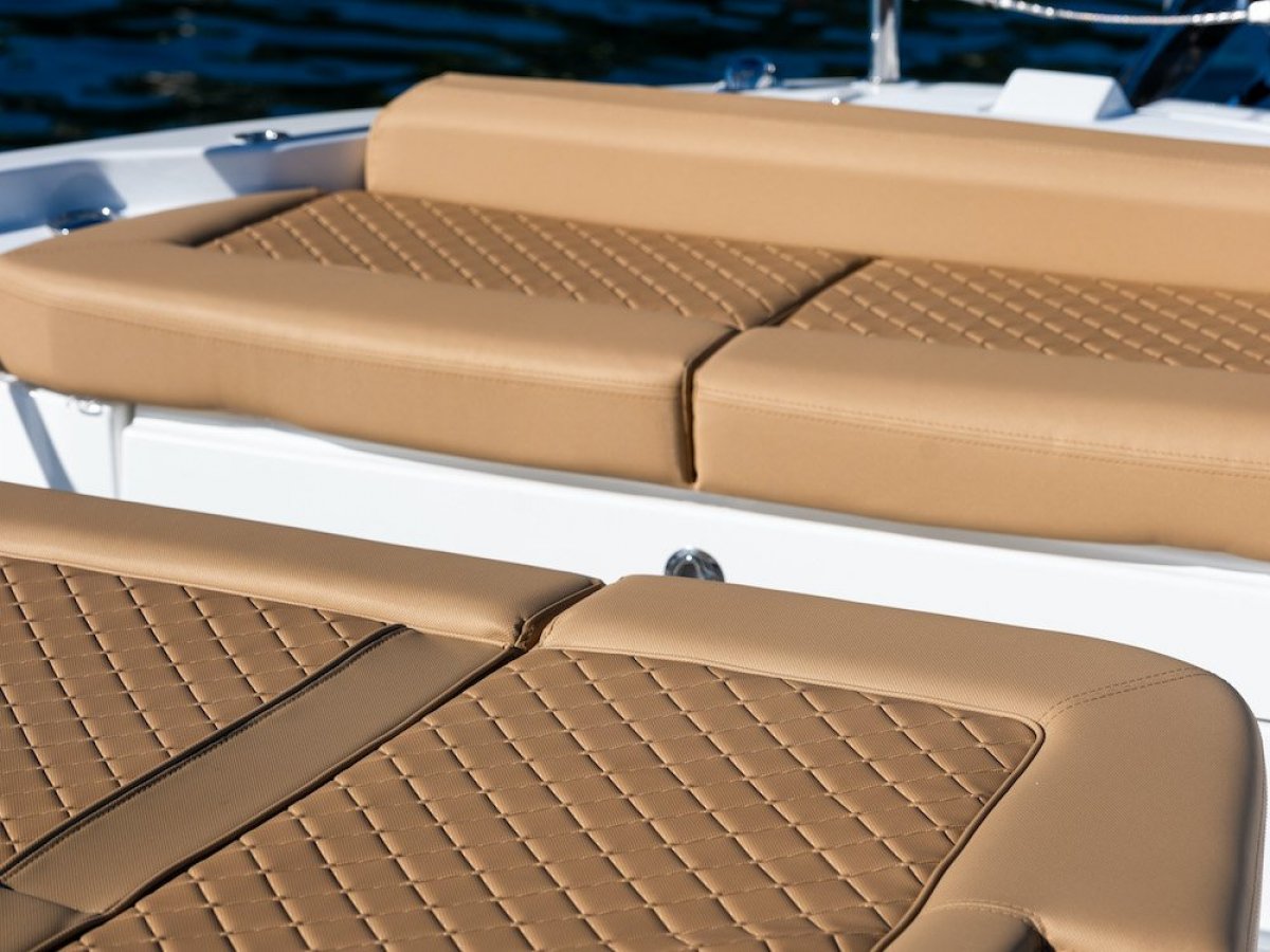 2024 Wellcraft 355 Commuter | Boat Research | Yachthub
