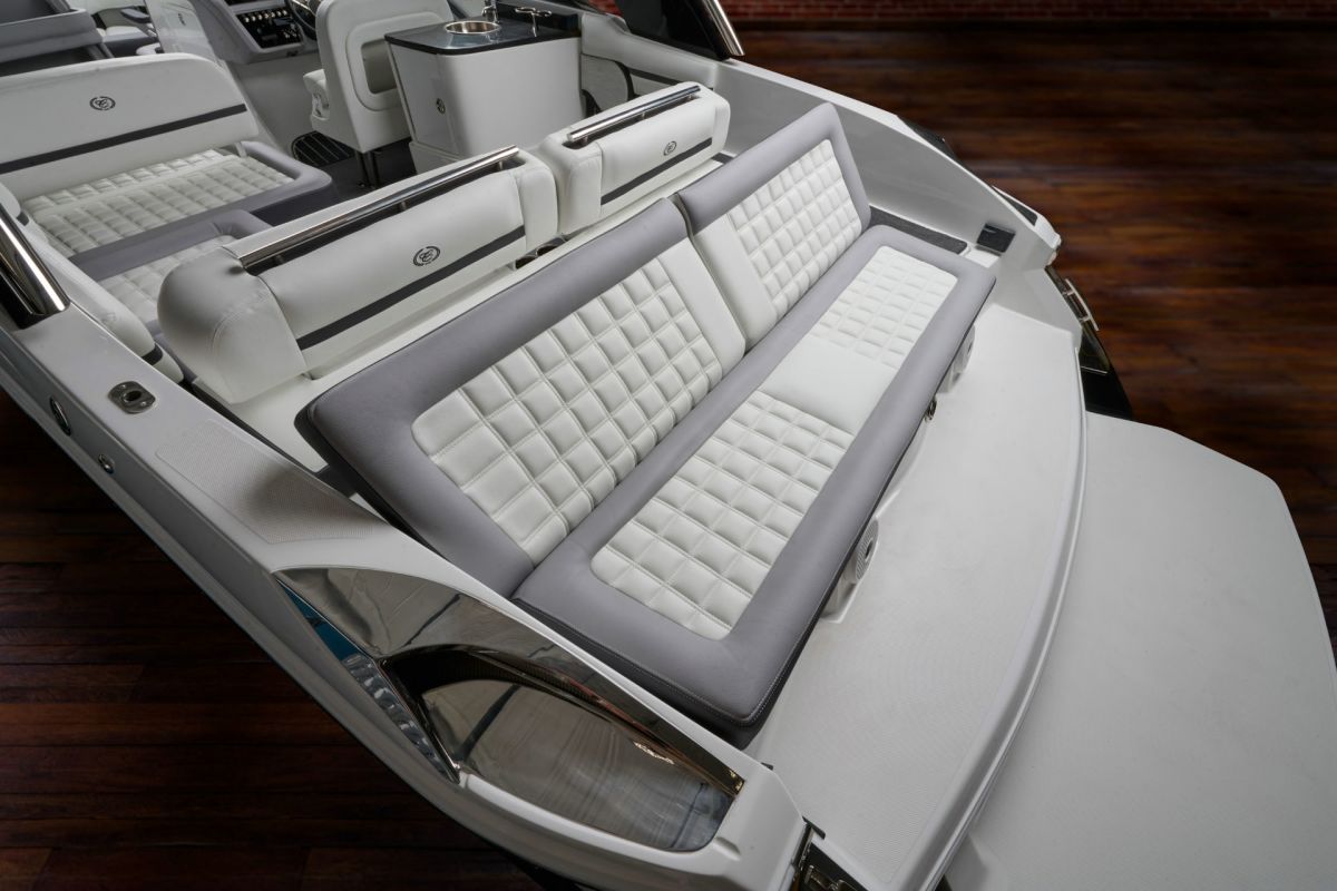 2024 Cobalt R30 Sterndrive | Boat Research | Yachthub