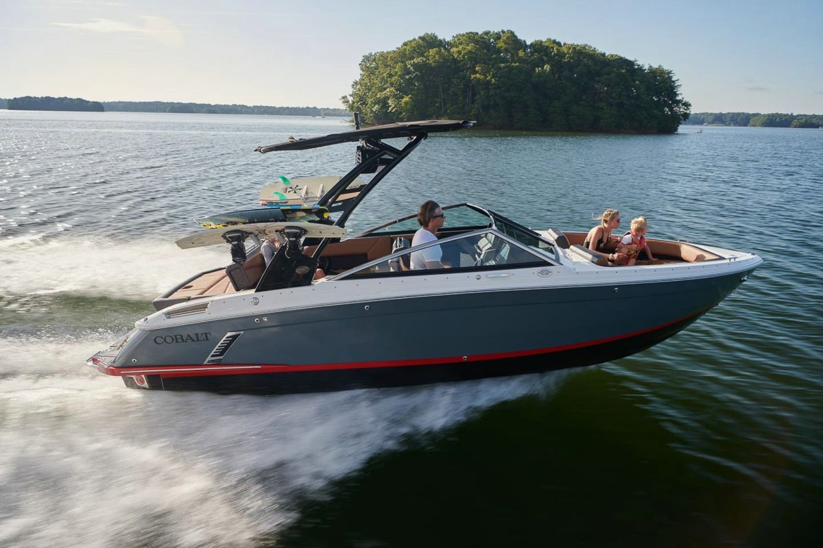 2024 Cobalt R4 Surf | Boat Research | Yachthub