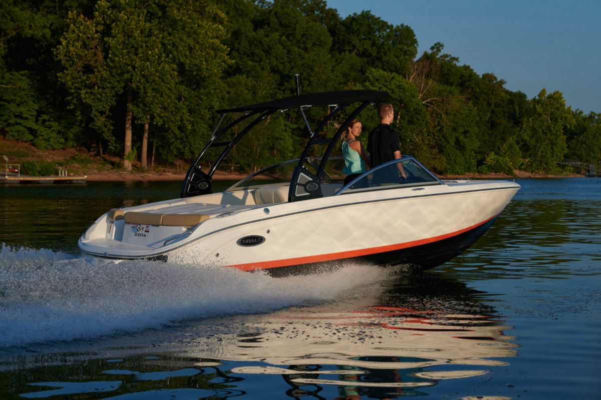 2024 Cobalt 220s Sterndrive | Boat Research | Boats Online