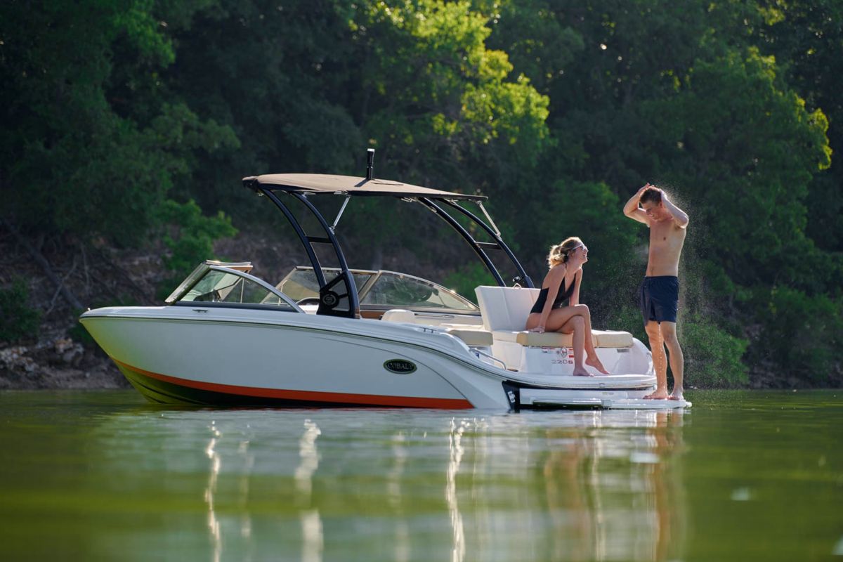2024 Cobalt 220s Sterndrive | Boat Research | Boats Online