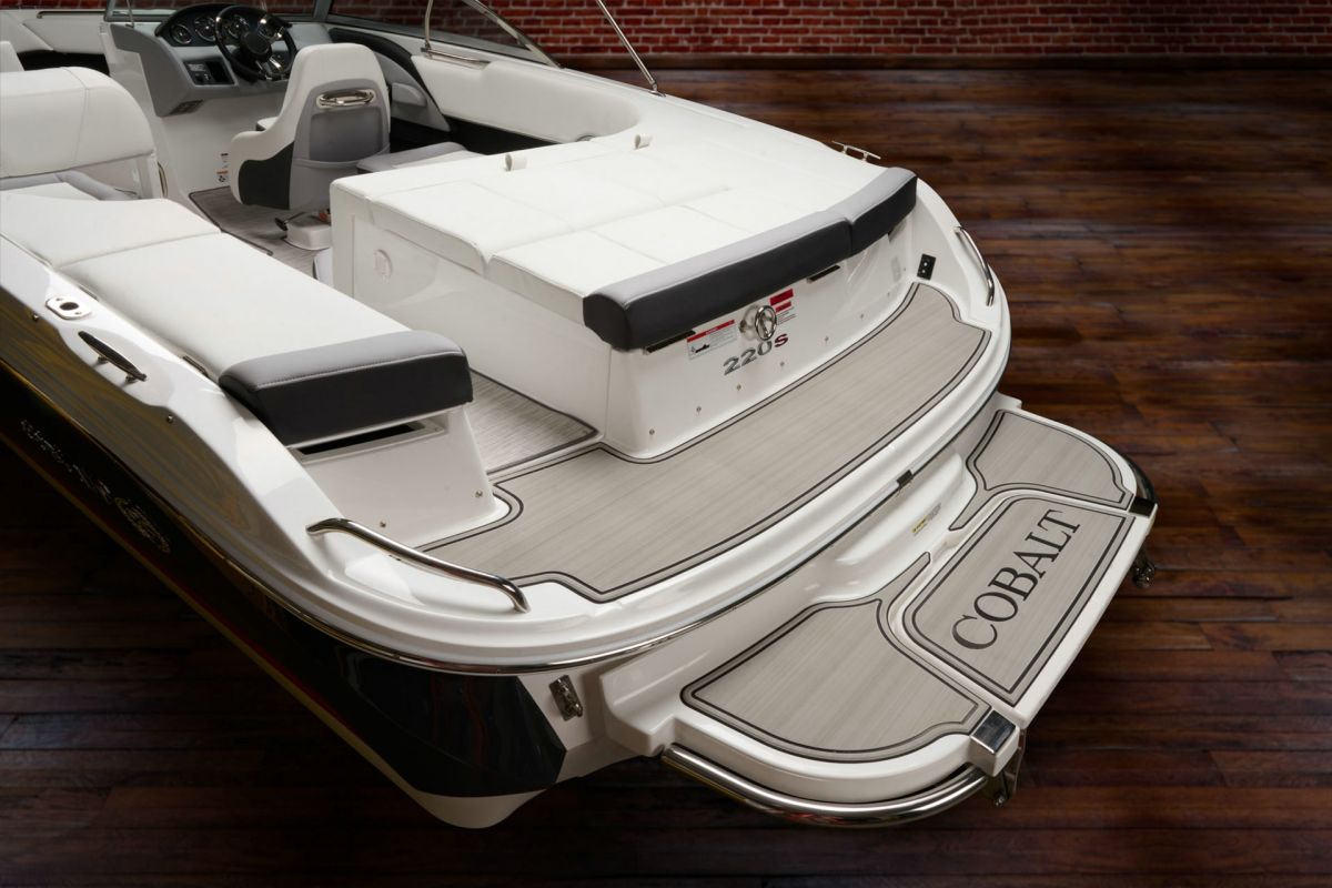 2024 Cobalt 220s Sterndrive | Boat Research | Boats Online