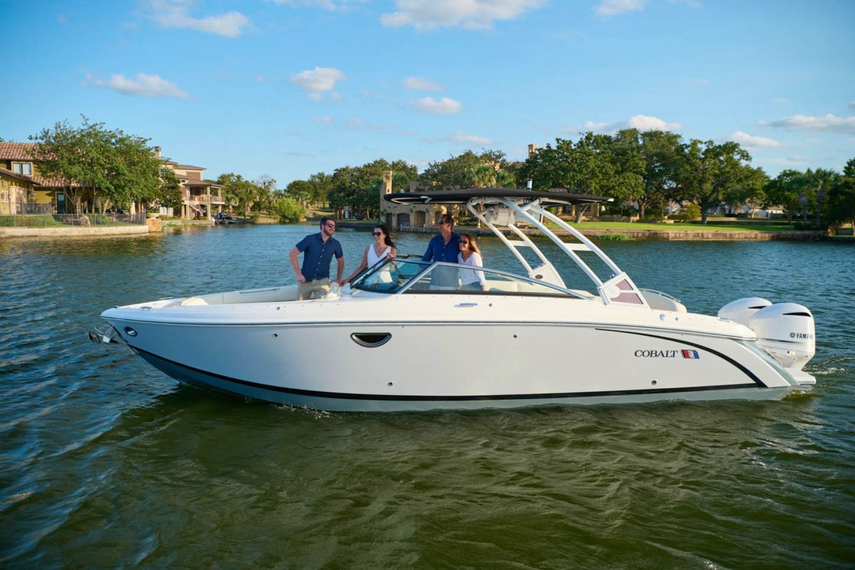 2024 Cobalt 30sc Outboard | Boat Research | Boats Online