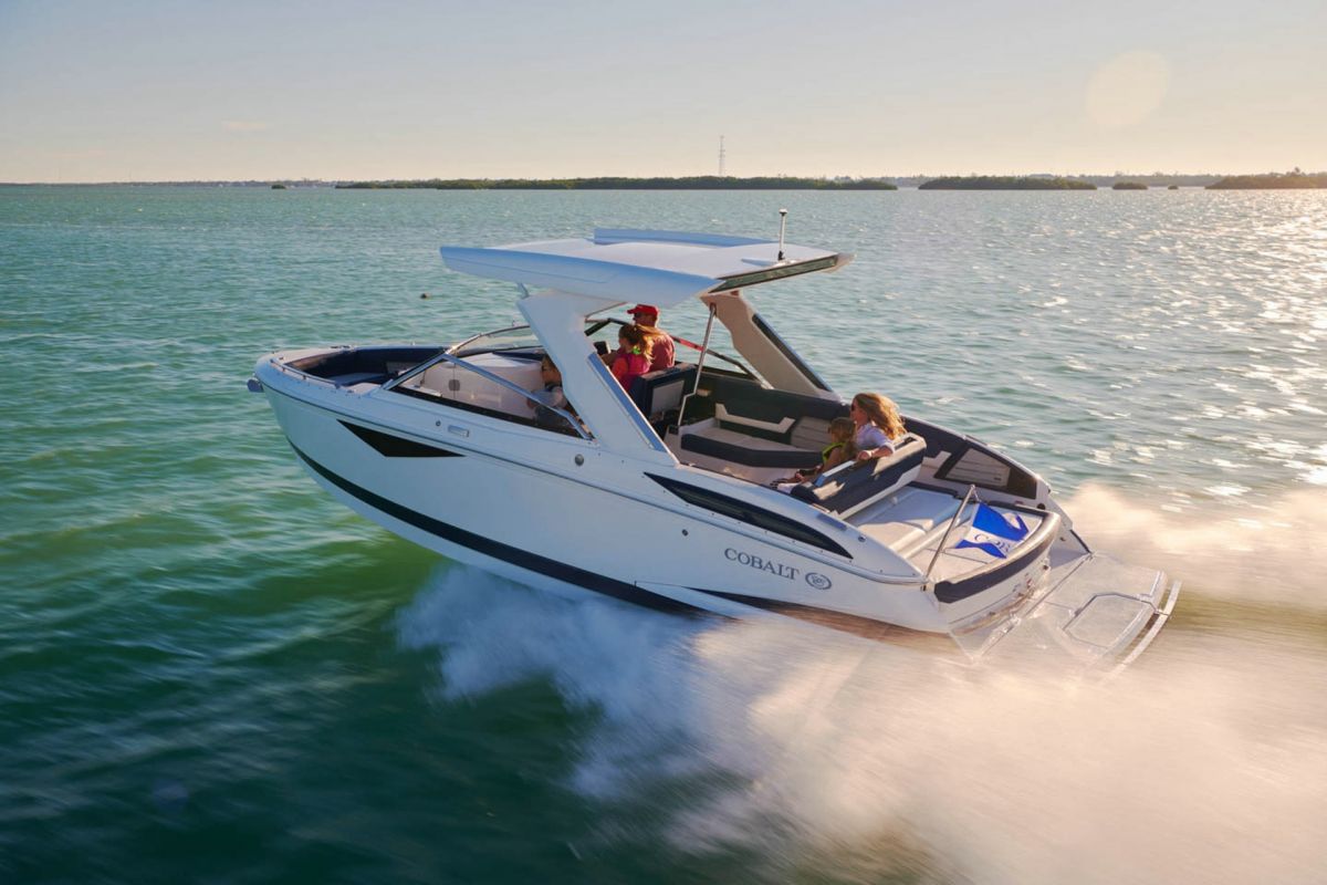 2024 Cobalt A29 Sterndrive | Boat Research | Yachthub