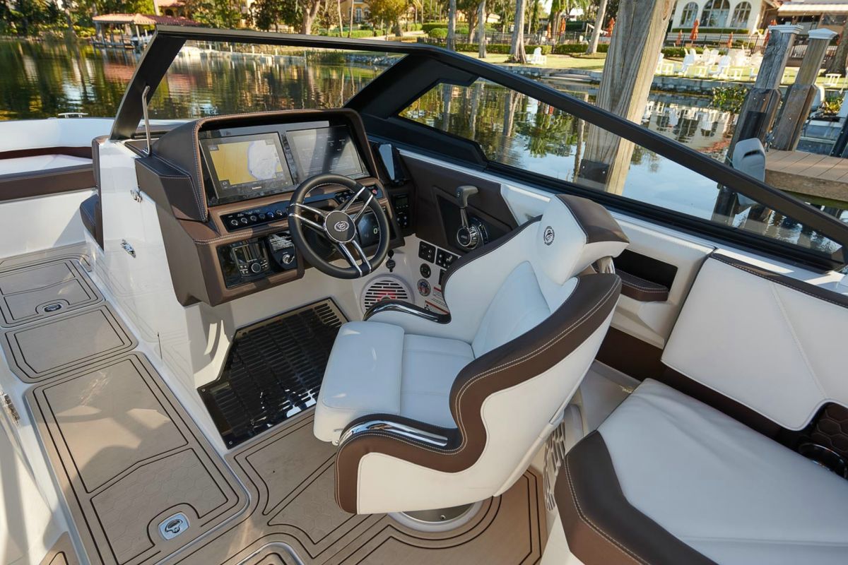 2024 Cobalt R6 Surf | Boat Research | Yachthub