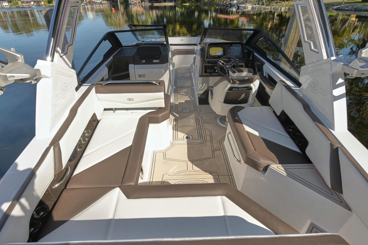 2024 Cobalt R6 Surf | Boat Research | Yachthub