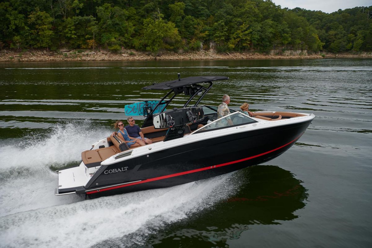 2024 Cobalt R8 Sterndrive | Boat Research | Yachthub