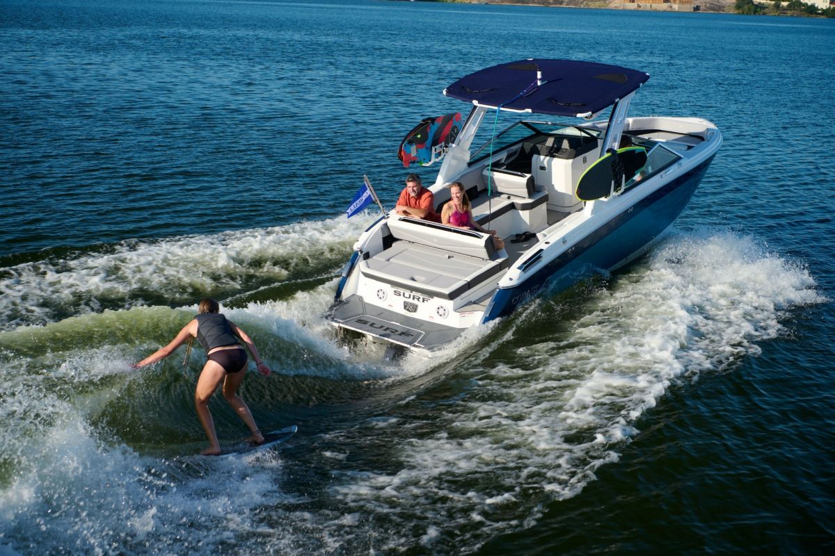 2024 Cobalt R8 Surf | Boat Research | Yachthub