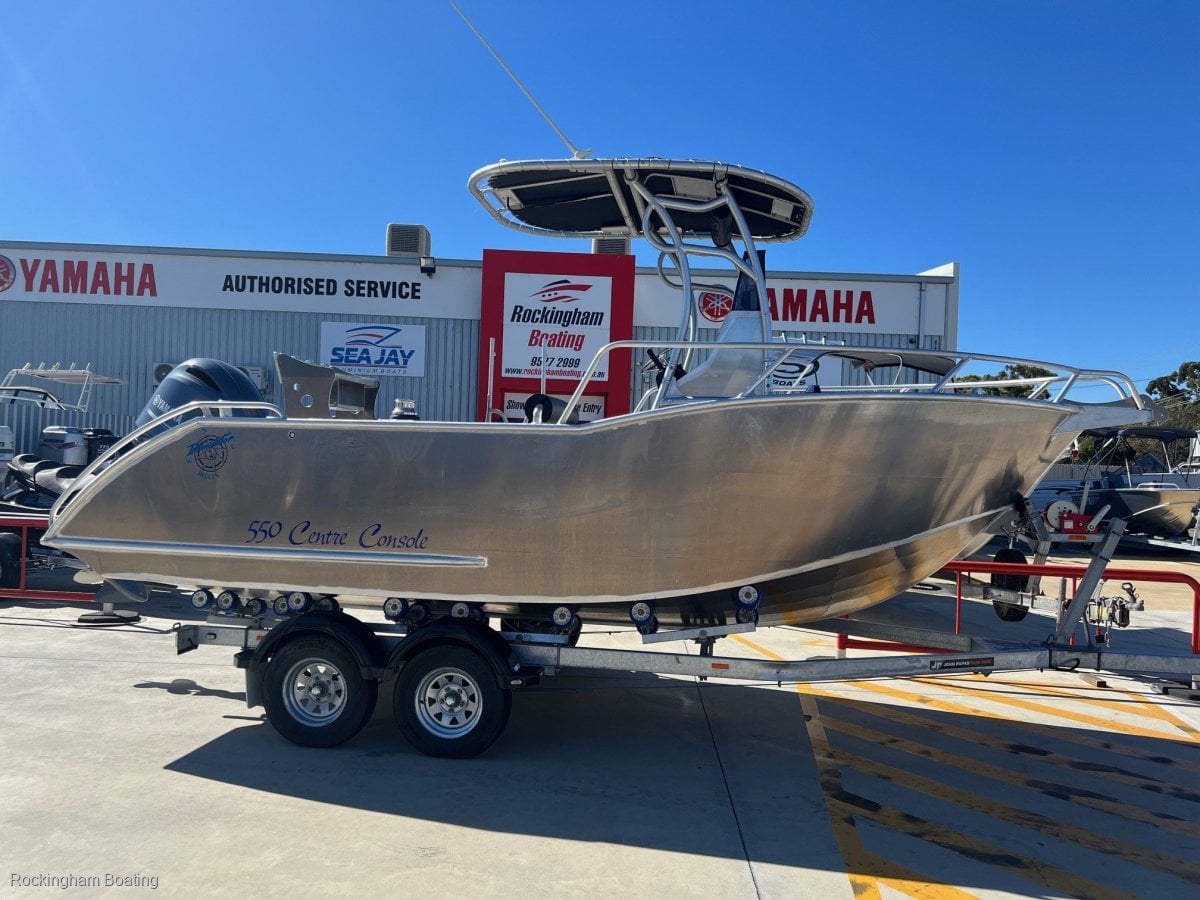 2022 Intimidator Boats 550 Centre Console | Boat Research | Boats Online