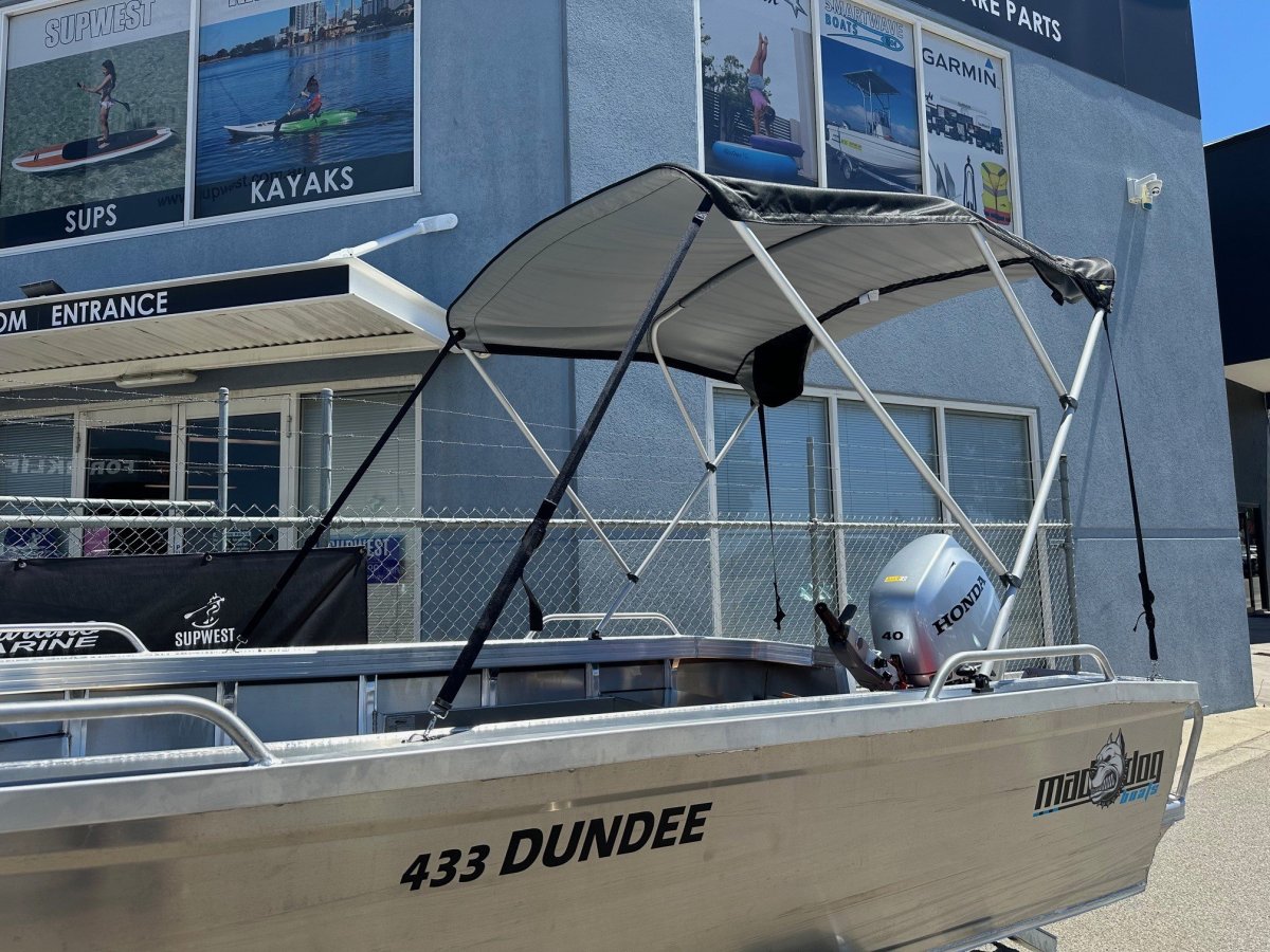 2023 Mad Dog 433 Dundee | Boat Research | Boats Online