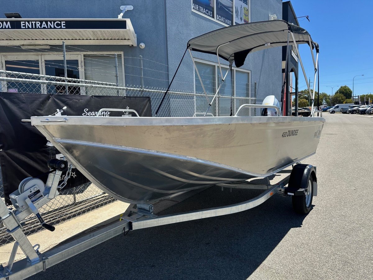 2023 Mad Dog 433 Dundee | Boat Research | BoatsOnline
