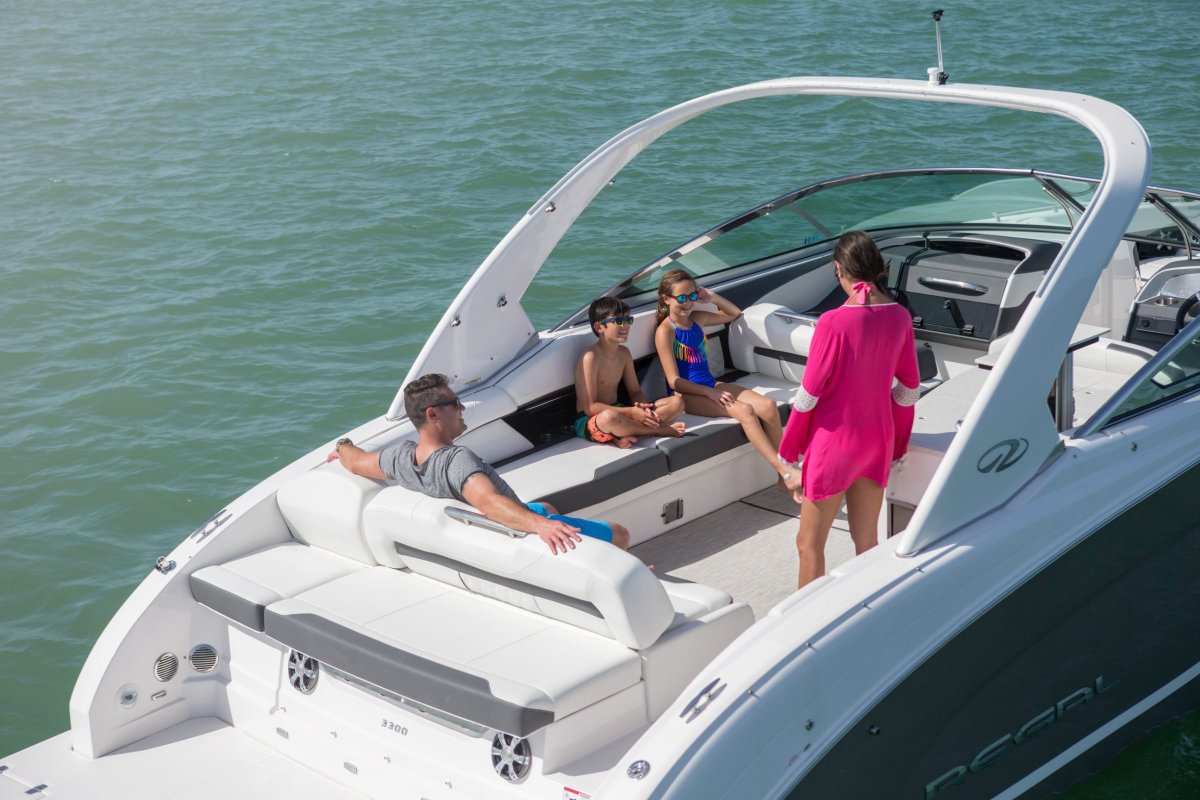 2024 Regal 3300 Bowrider | Boat Research | Yachthub