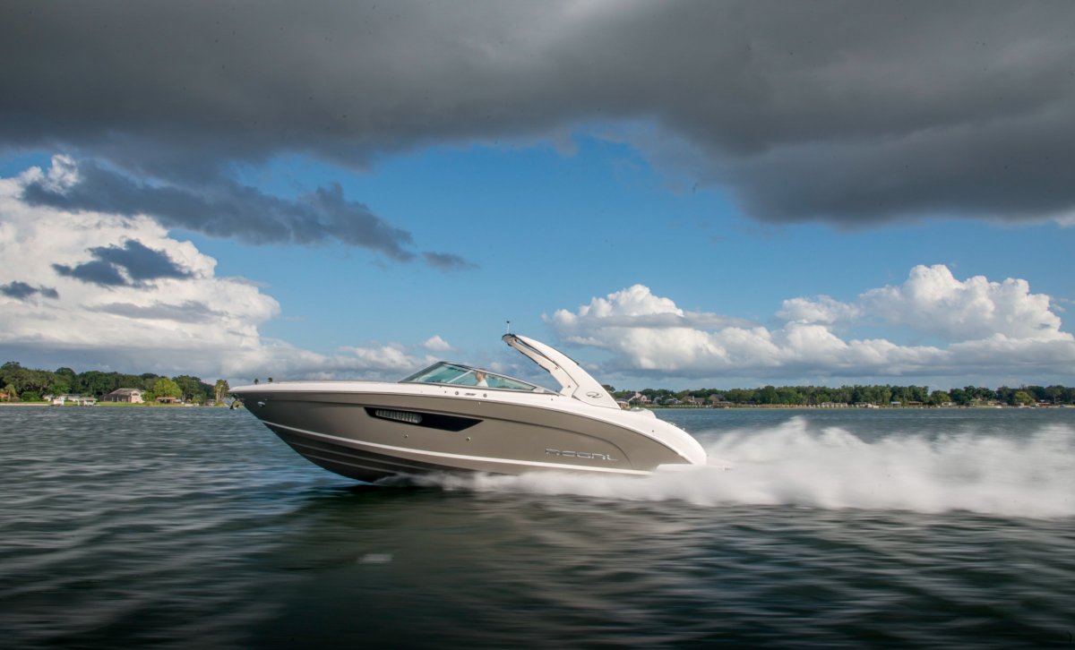 2024 Regal 3300 Bowrider | Boat Research | Yachthub