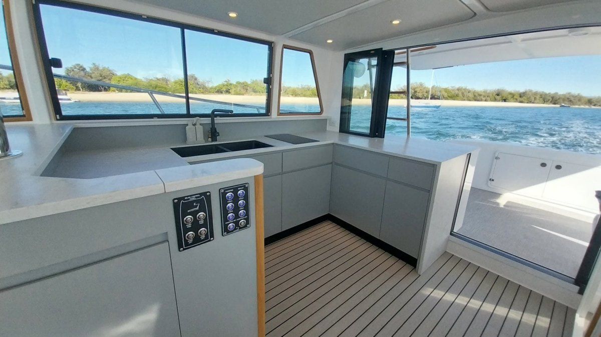 2024 Scimitar 1010 Flybridge | Boat Research | Boats Online