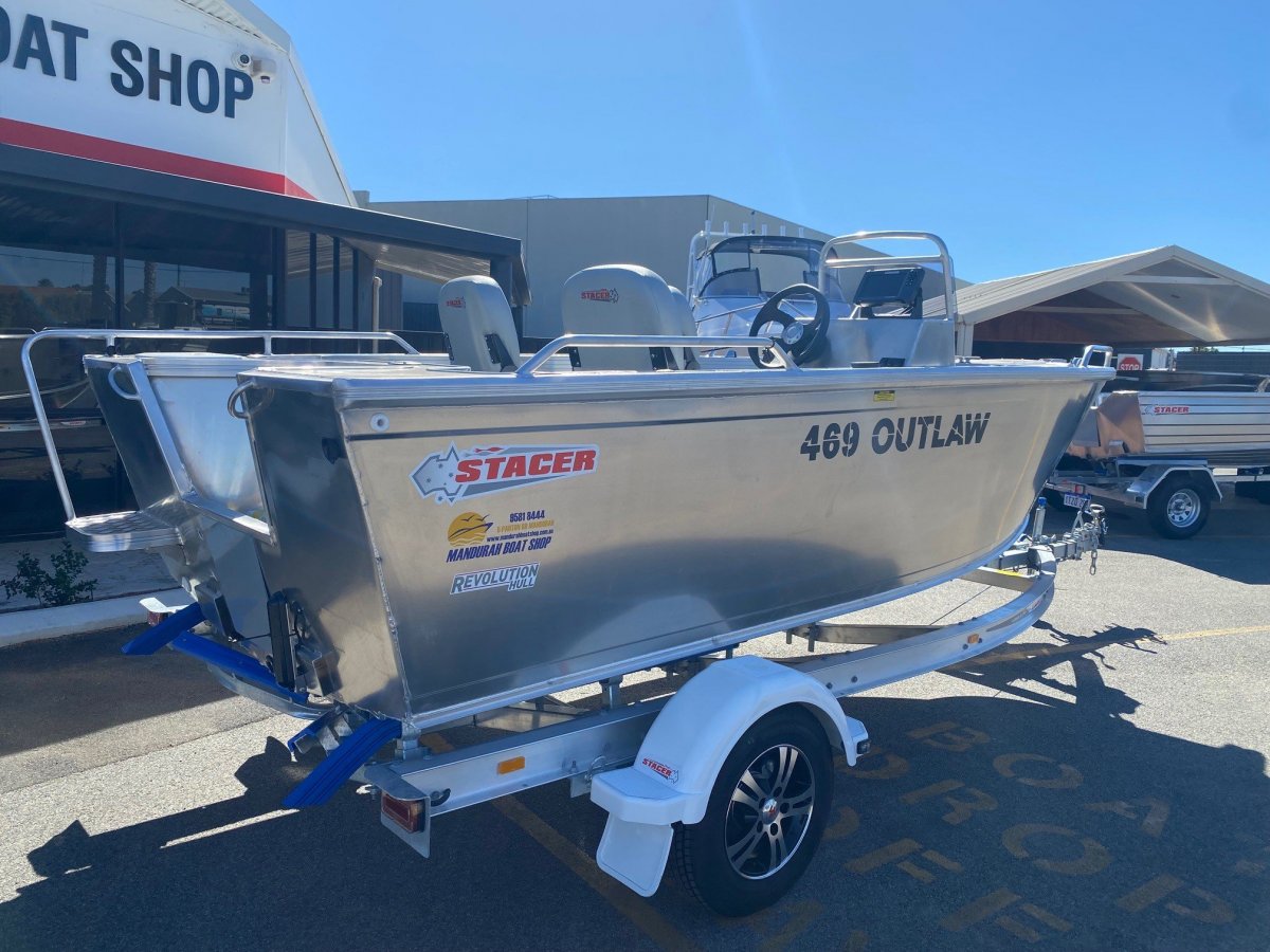 2024 Stacer 469 Outlaw Side Console | Boat Research | Boats Online