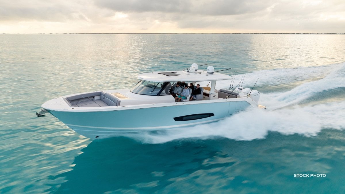 2024 Regal 50 Sav | Boat Research | Boats Online