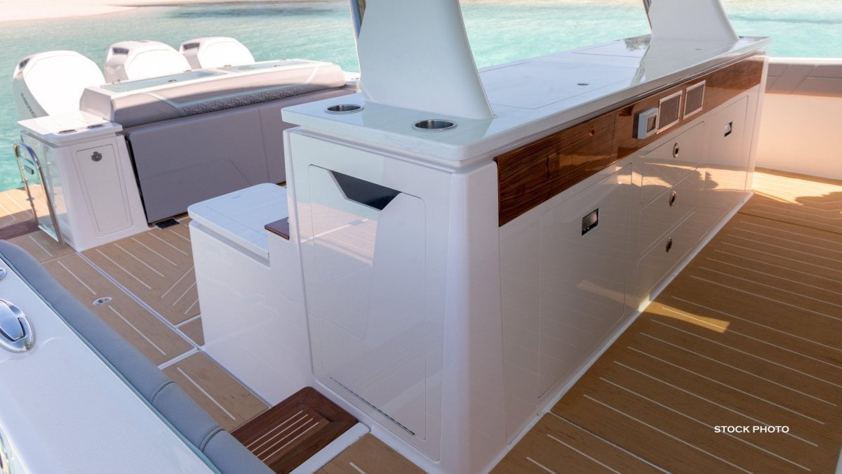 2024 Regal 50 Sav | Boat Research | Yachthub