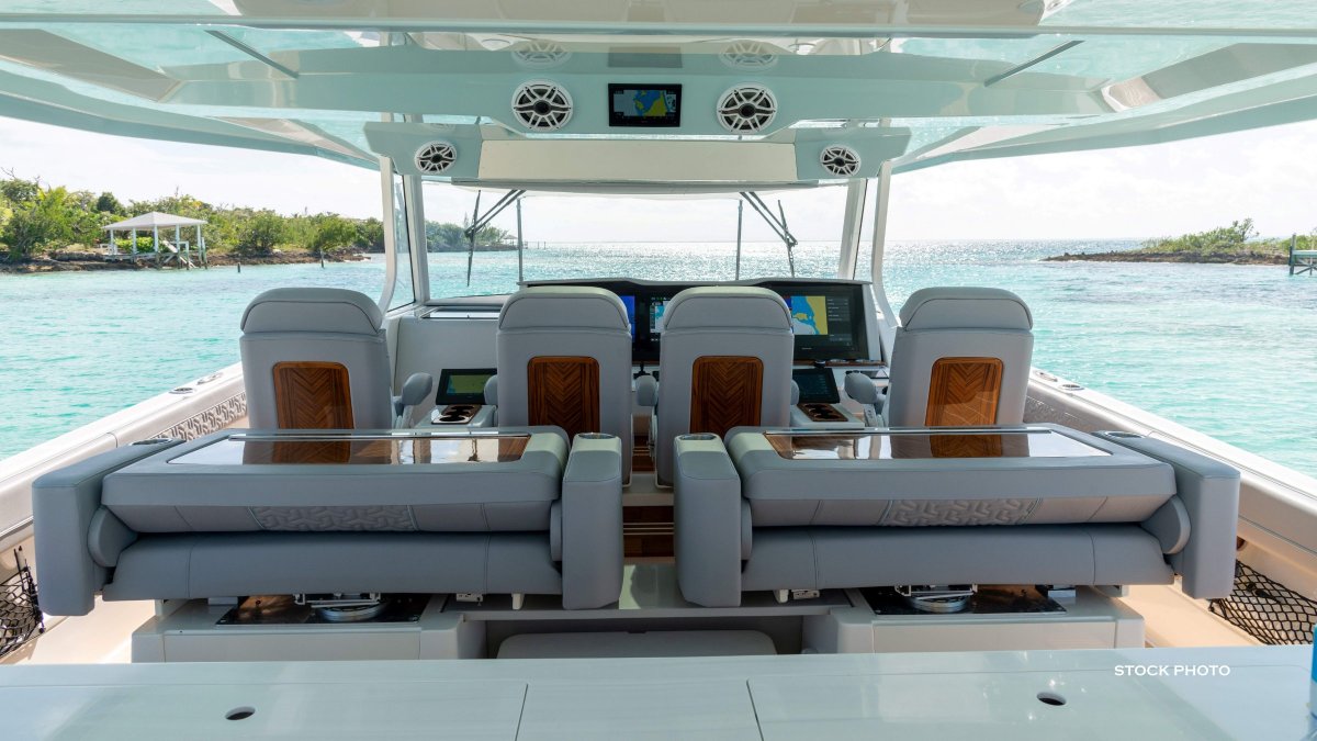 2024 Regal 50 Sav | Boat Research | Yachthub
