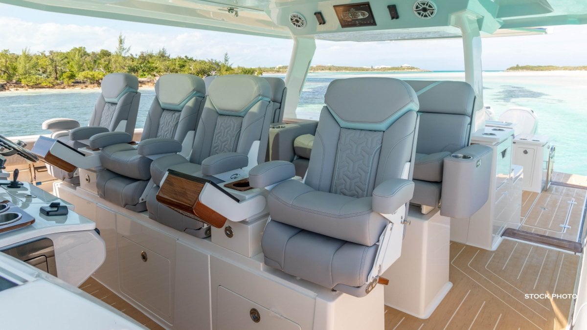 2024 Regal 50 Sav | Boat Research | Yachthub