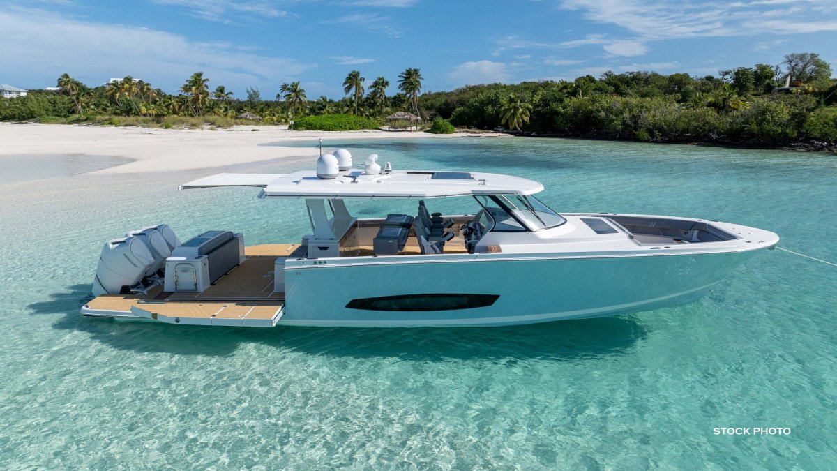 2024 Regal 50 Sav | Boat Research | Yachthub