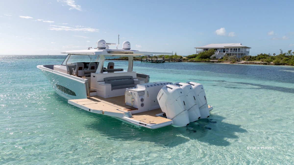 2024 Regal 50 Sav | Boat Research | Yachthub