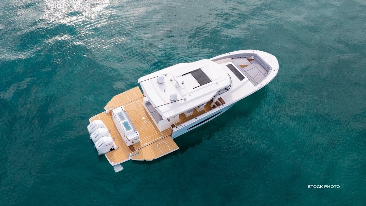 2024 Regal 50 Sav | Boat Research | Boats Online