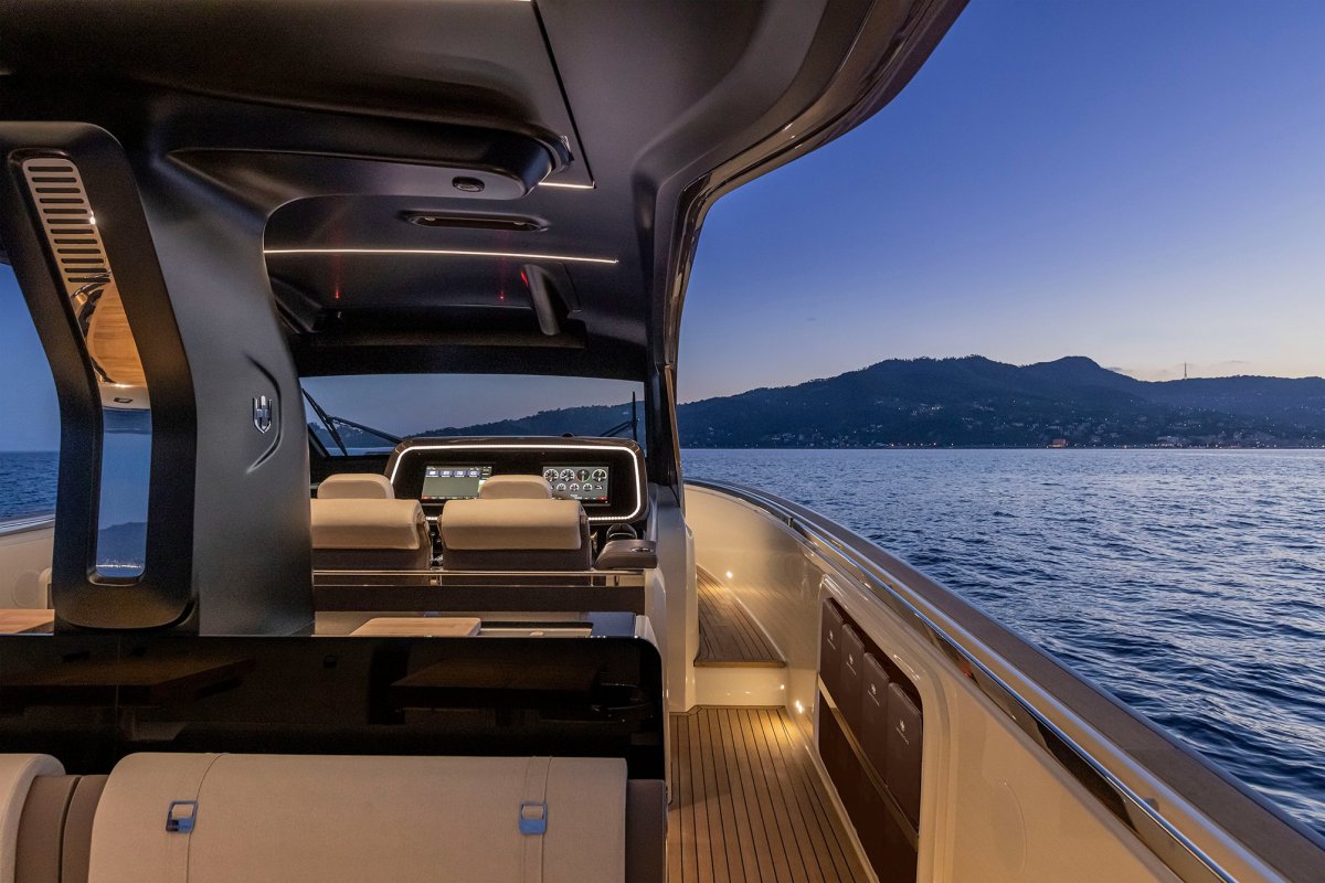 2024 Invictus Tt460 | Boat Research | Boats Online