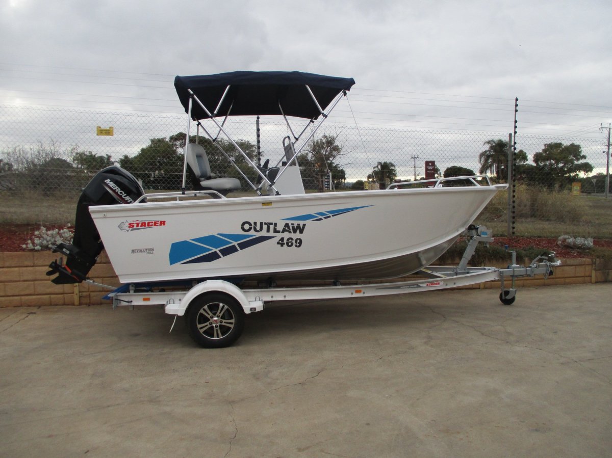 2024 Stacer 469 Outlaw Centre Console | Boat Research | Boats Online