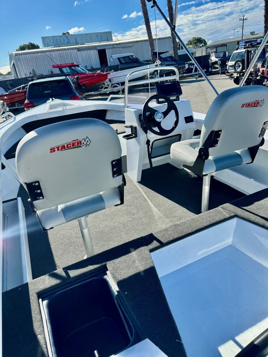 2024 Stacer 449 Outlaw Side Console | Boat Research | Boats Online