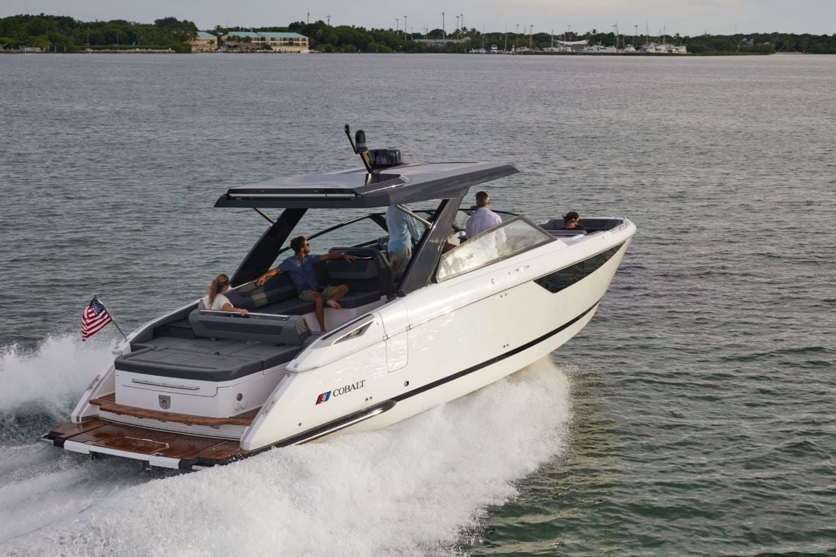 2025 Cobalt R35 Sterndrive | Boat Research | Boats Online