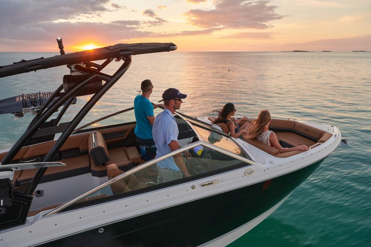 2025 Cobalt R6 Sterndrive | Boat Research | Boats Online