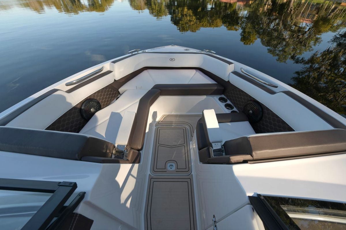 2025 Cobalt R6 Surf | Boat Research | Boats Online