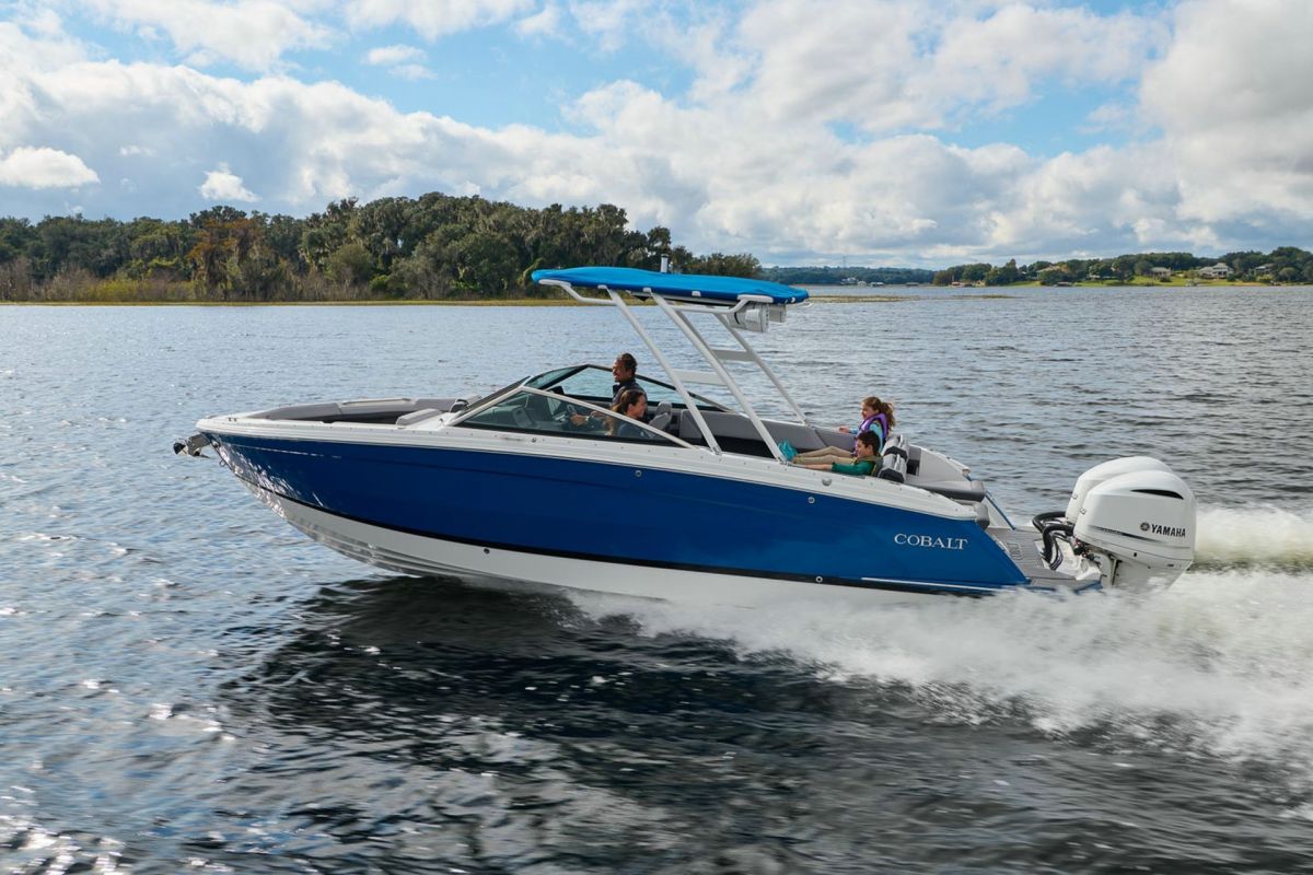 2025 Cobalt R8 Outboard | Boat Research | Boats Online