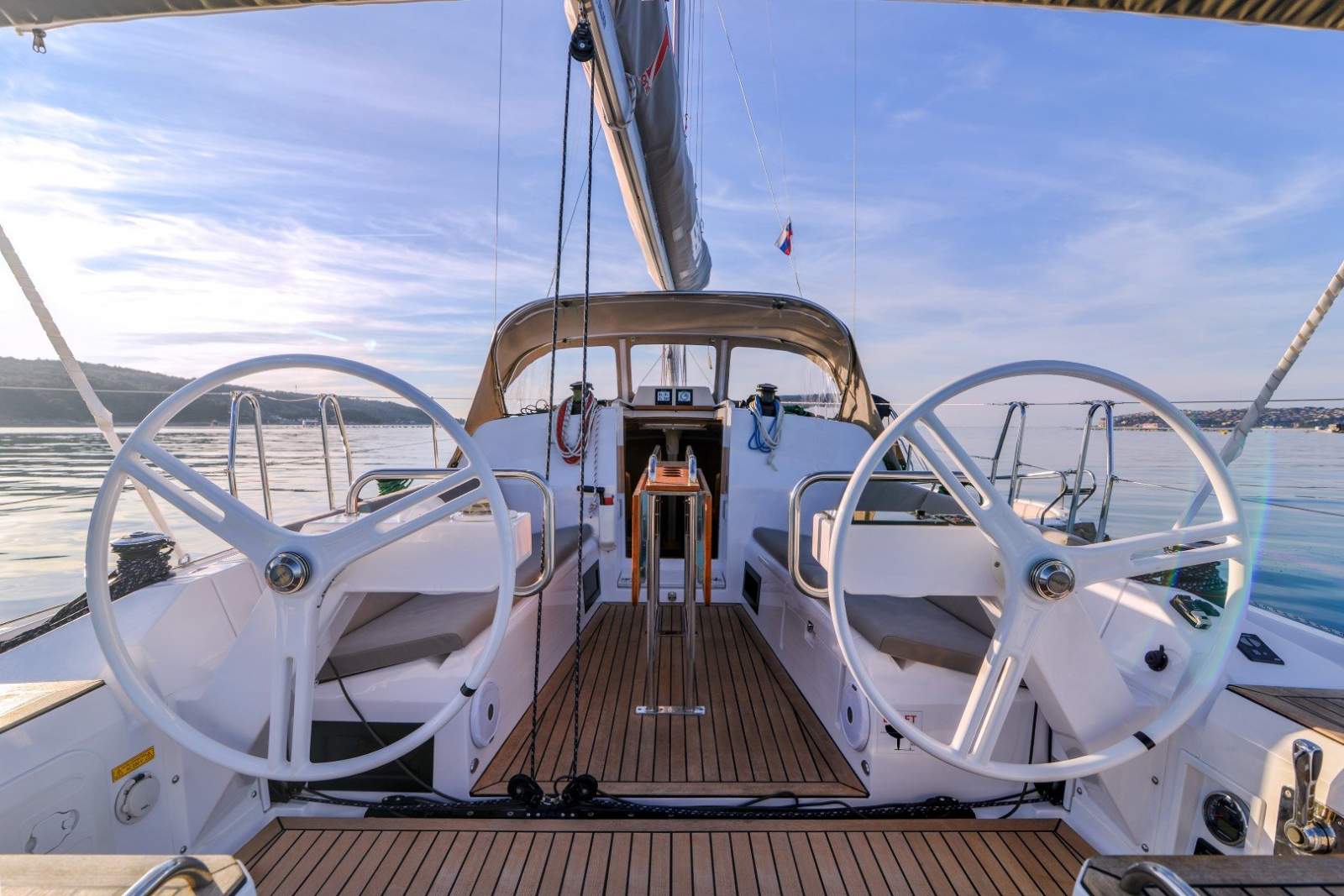 2025 Elan E4 | Boat Research | Boats Online