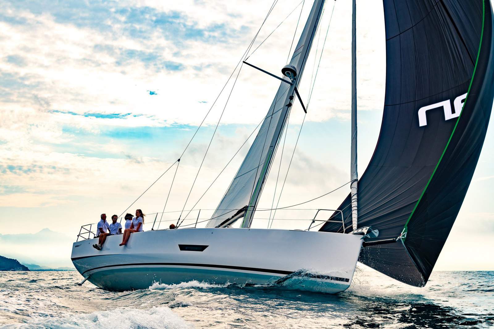 2025 Elan E5 | Boat Research | Boats Online